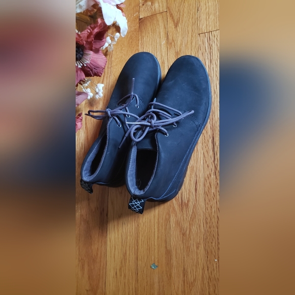 UGG | Shoes | Ugg Treadlite Canoe Black Suede Neumel Chukka Sneaker ...